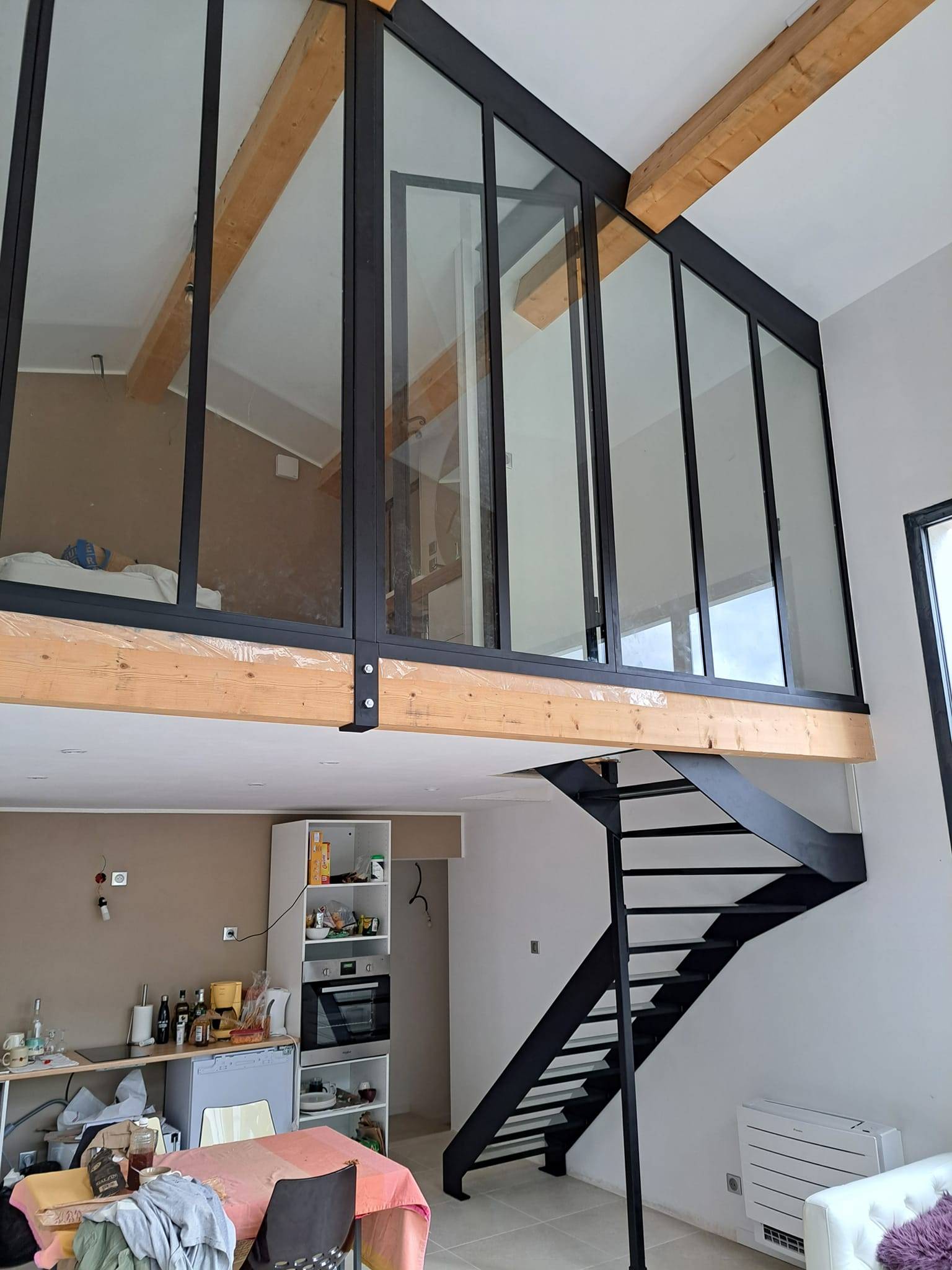 Pose d'escaliers métalliques sur-mesure vers Salon-de-Provence (13 ...